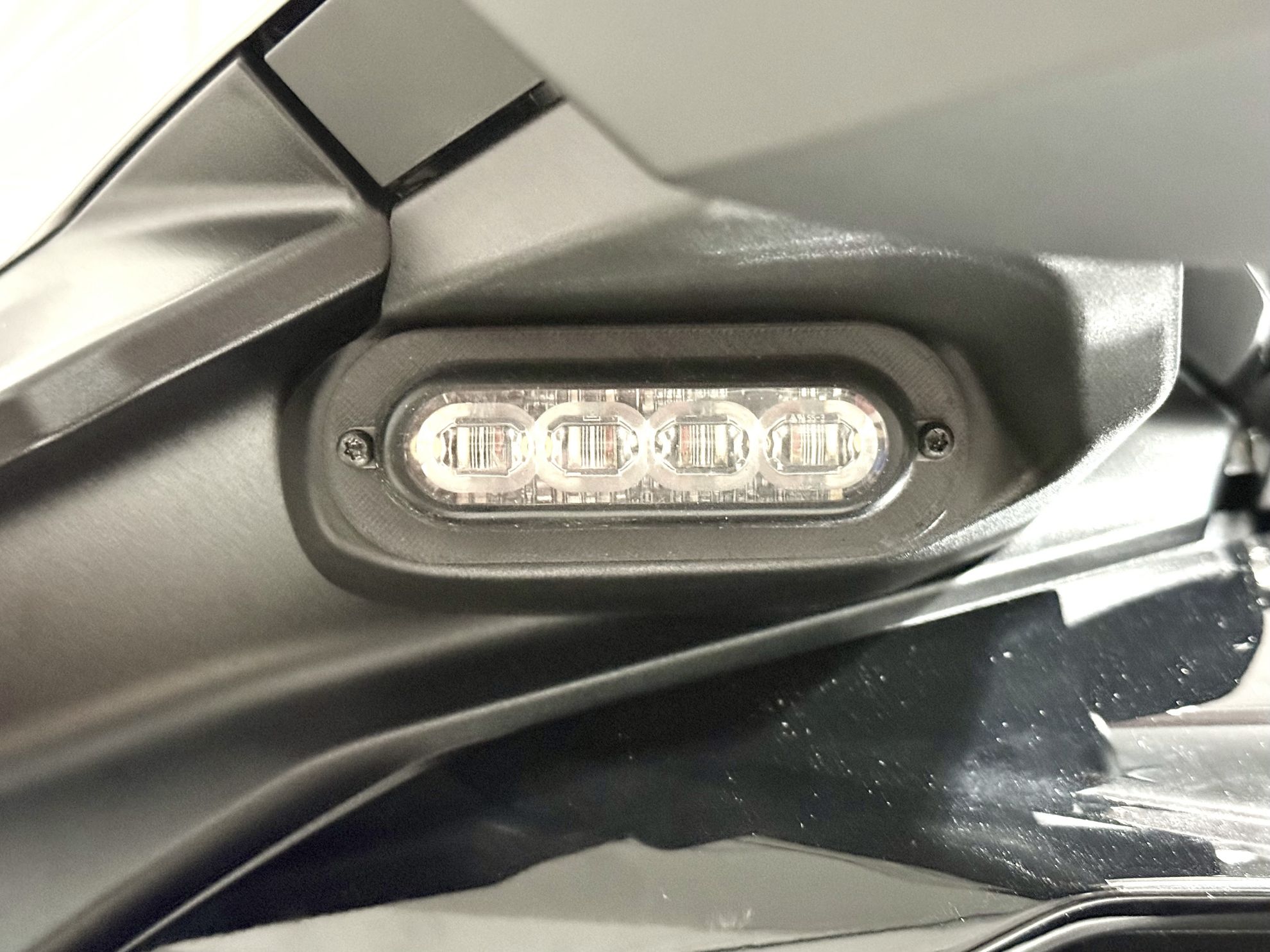 FMS Accessories. 4X Emergency Light R/B Front Side